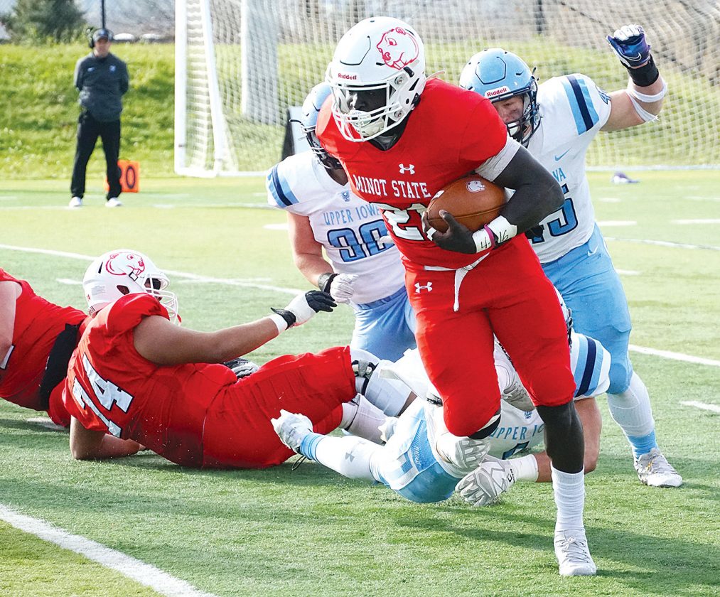 Beavers football earns first win 17-14 over Peacocks | News, Sports ...